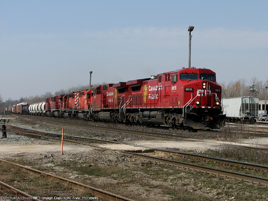 CP 9815 east at Guelph Jct.